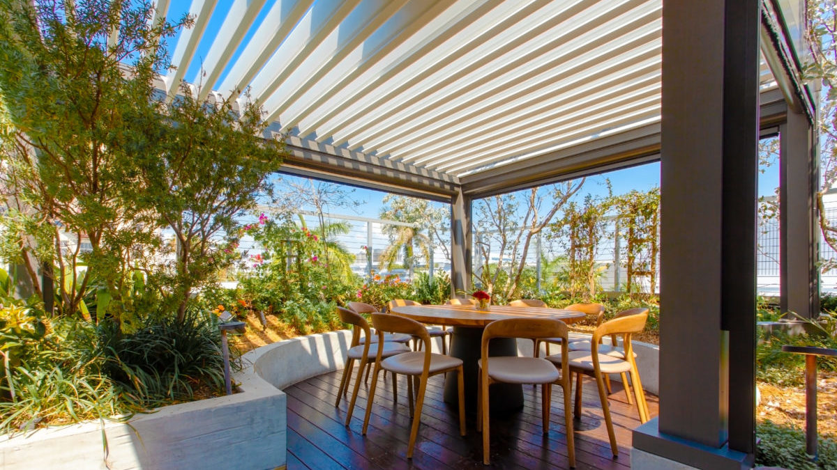 How to Make the Most of Your Rooftop Bar - Azenco Outdoor