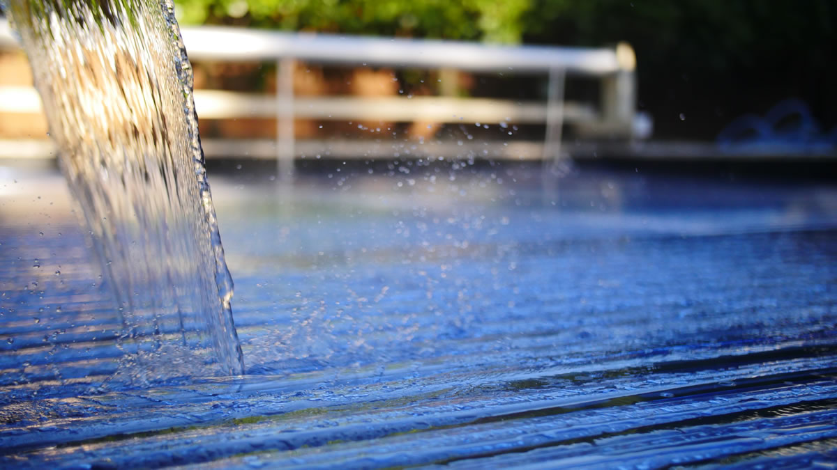Pool Covers - Inground and above the ground pool cover systems - Azenco