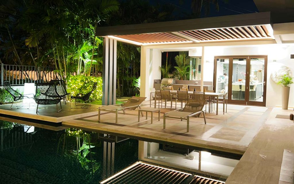 Luxury Outdoor Kitchen in Puerto Rico Estate | Azenco