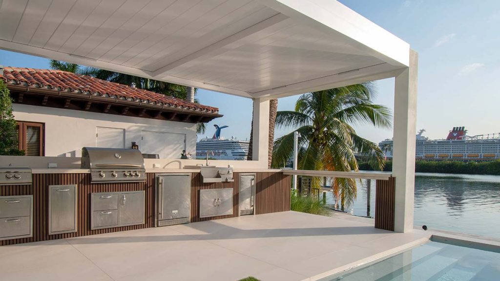 Luxury Modern Outdoor Kitchen: Star Island, Miami Beach | Azenco